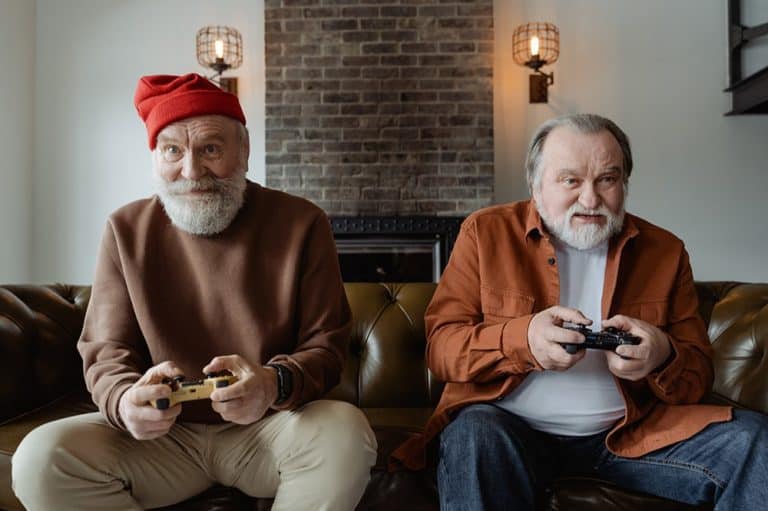 The History of FuncoLand (What Happened To The Game Store Giant?) | 8 ...