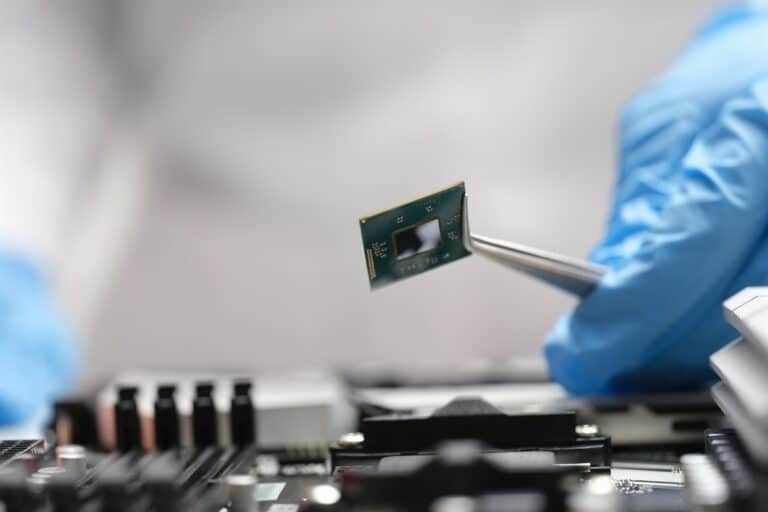 How Did The Microchip Change Computers During The 1990s? | 8-Bit Pickle